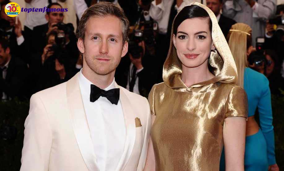 The romantic love between Anne Hathaway and Adam Shulman